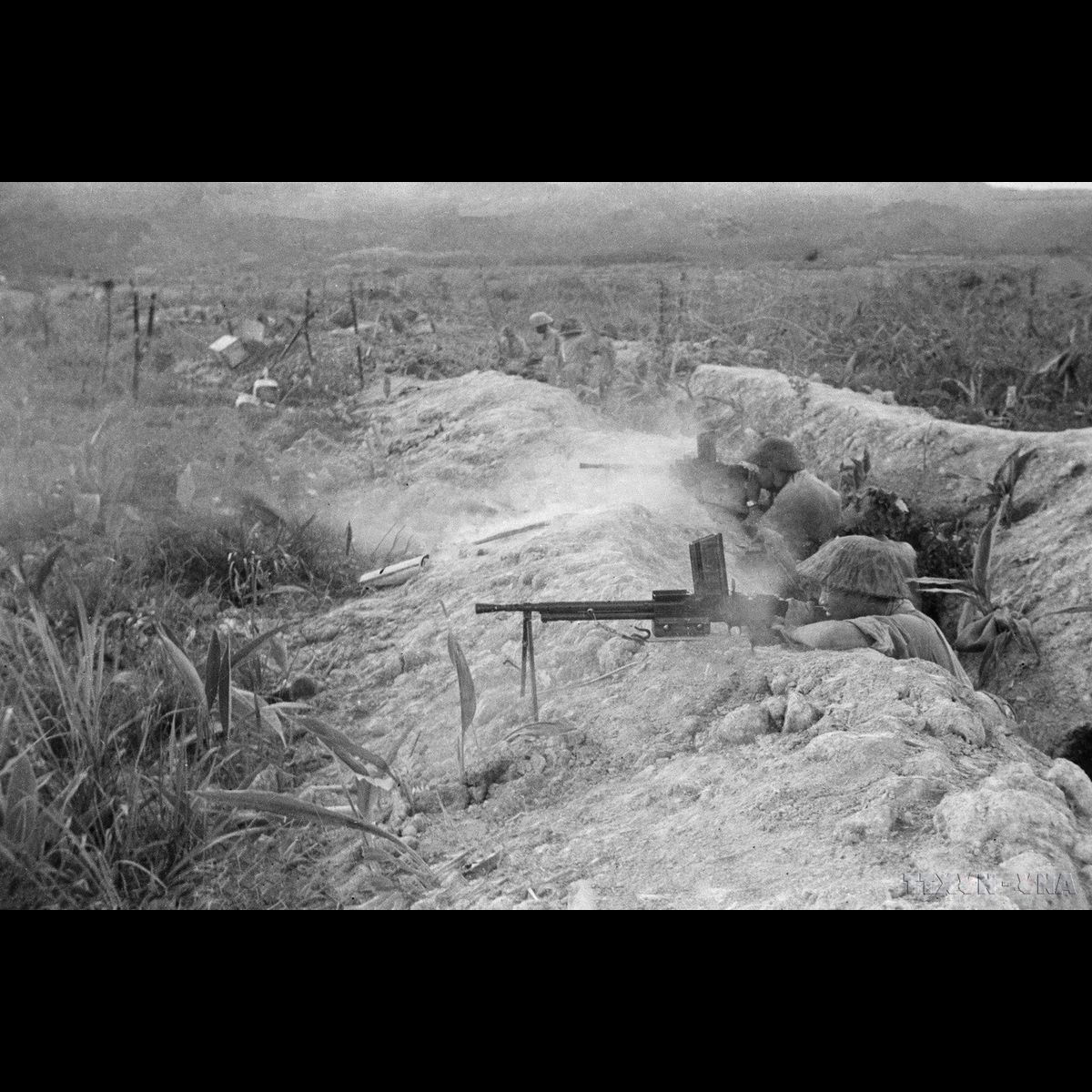 Ngày 10/4/1954: Quân Pháp chiếm được một phần C1, bộ đội Trung đoàn 98 phải dùng lưỡi lê đánh ...