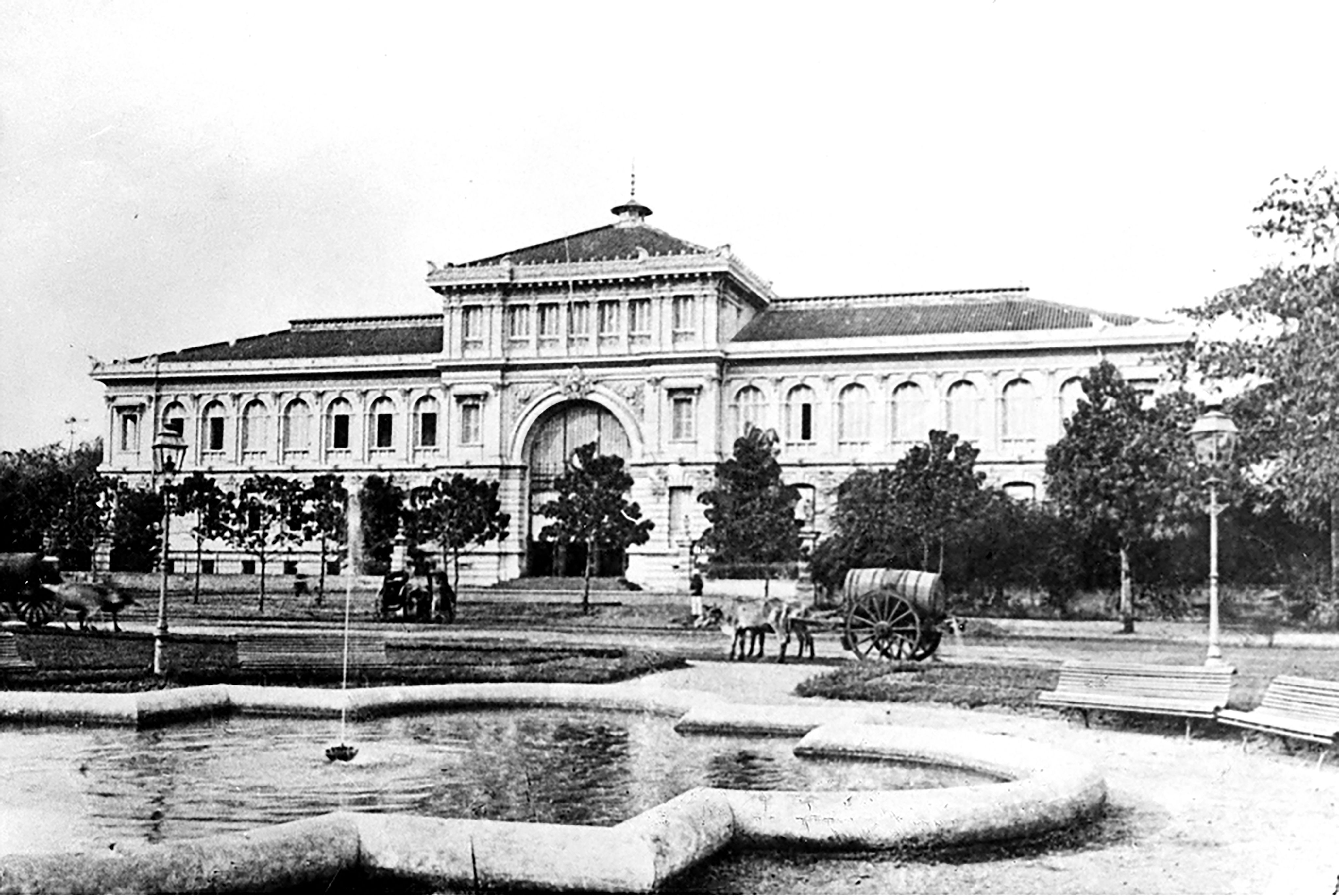 Thành phố Hồ Chí Minh xưa và nay qua một số công trình biểu tượng