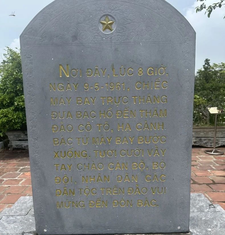 Viếng Bác trên đảo tiền tiêu Cô Tô